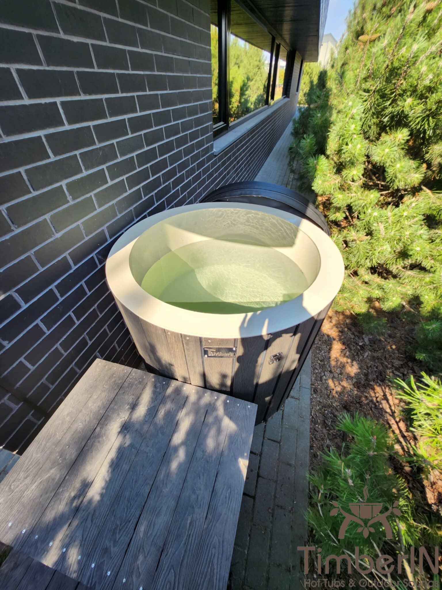 Cold Therapy Benefits: Why a Cold Tub Boosts Recovery, Mood & Sleep
